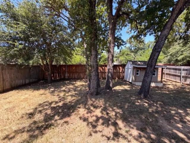 3 Br, 2 bath, Single Family 1008 Edgewater Dr