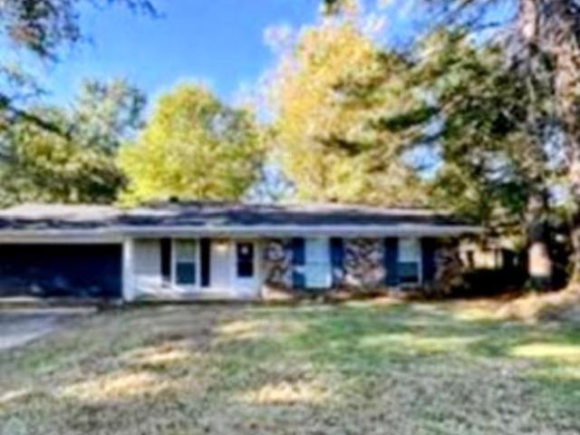 3 Br, 2 bath, Single Family 1011 Fairway