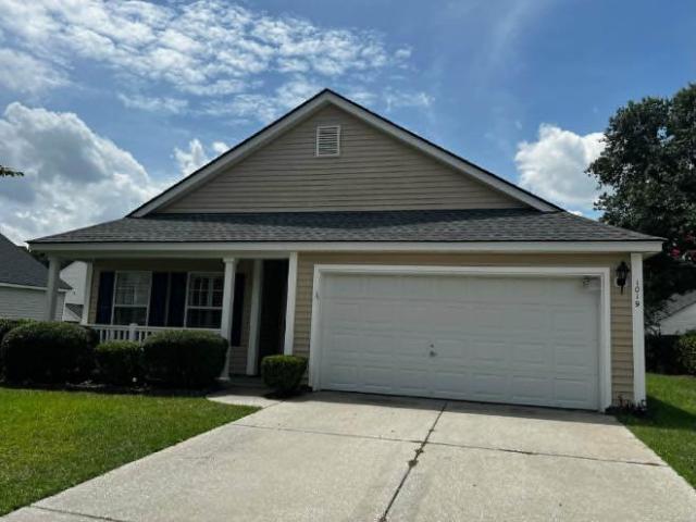 3 Br, 2 bath, Single Family 1019 Golden Aspen Dr