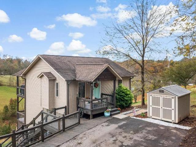 3 Br, 2 bath, Single Family 101 Clayton Dr