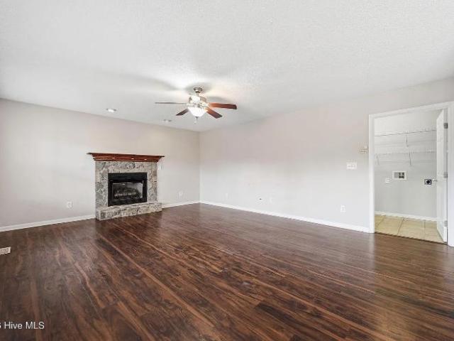 3 Br, 2 bath, Single Family 101 Ellington Pl