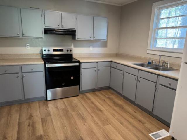 3 Br, 2 bath, Single Family 101 Ellis Street