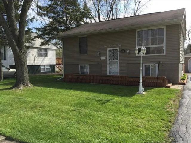 3 Br, 2 bath, Single Family 101 N Cedar Ln