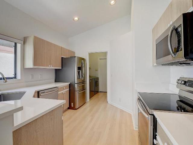 3 Br, 2 bath, Single Family 10201 Lexington Lakes Boulevard N