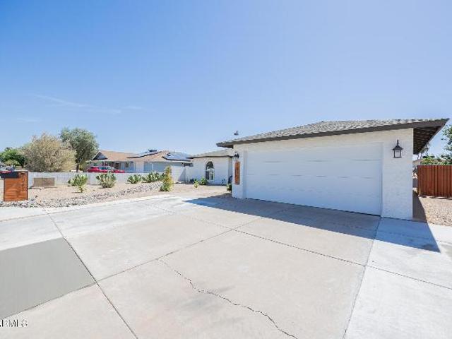 3 Br, 2 bath, Single Family 10251 N 53rd Avenue