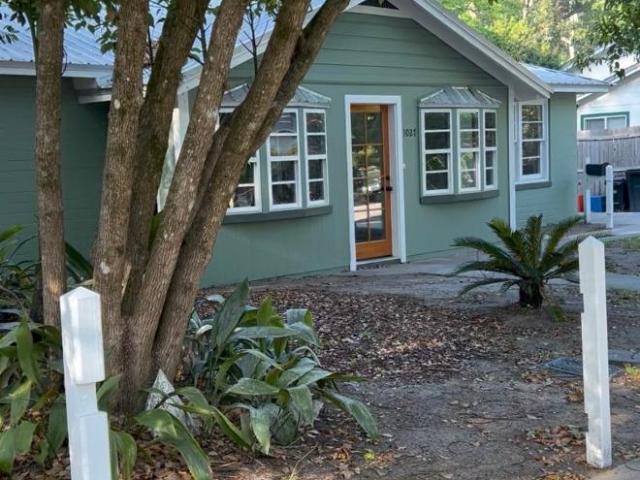 3 Br, 2 bath, Single Family 1027 NW 11th Ave