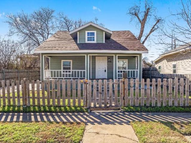 3 Br, 2 bath, Single Family 1032 E Tucker St