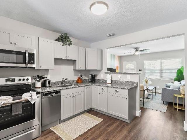 3 Br, 2 bath, Single Family 1035 Queen St N