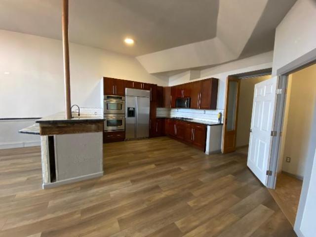3 Br, 2 bath, Single Family 107 W Front St