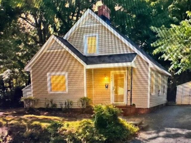3 Br, 2 bath, Single Family 107 Carr St
