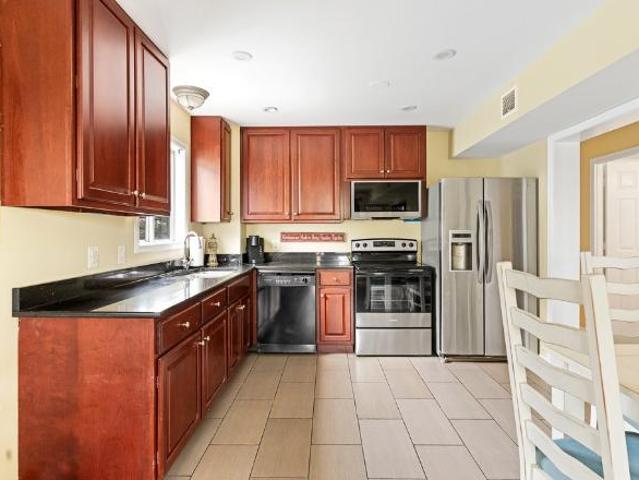 3 Br, 2 bath, Single Family 107 Jamestown Rd