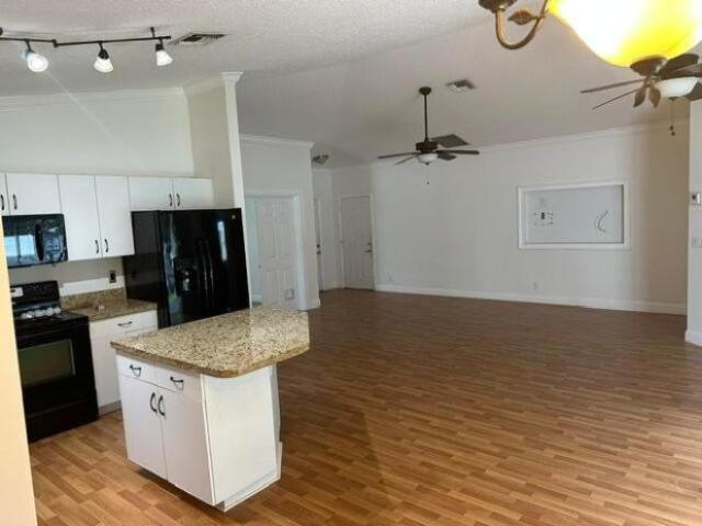 3 Br, 2 bath, Single Family 1042 NW 6th Avenue