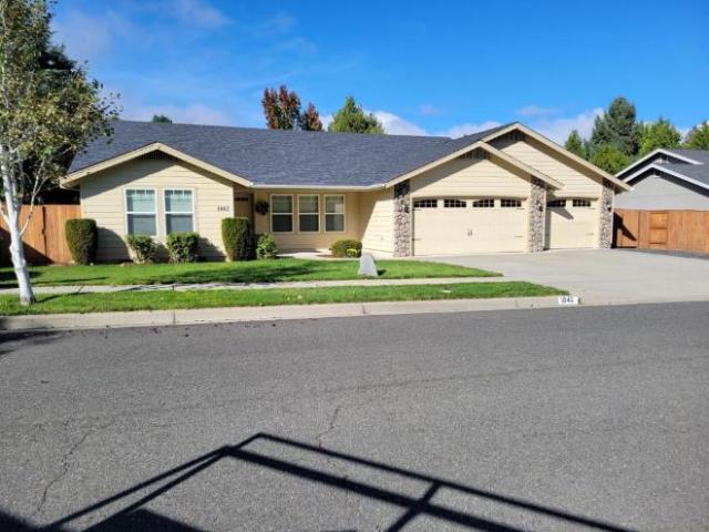 3 Br, 2 bath, Single Family 1042 Sw Princeton Place