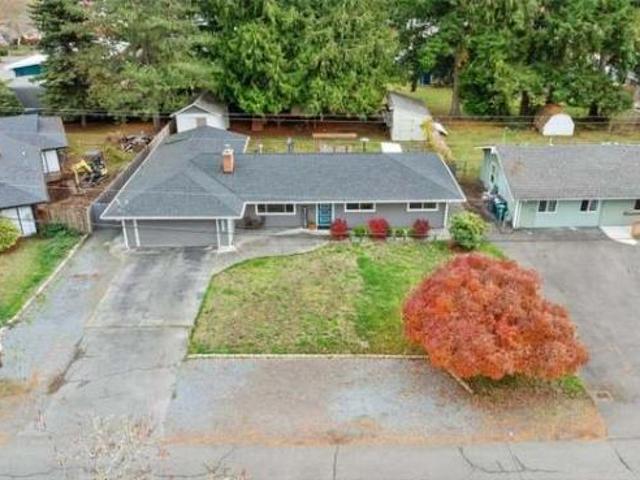 3 Br, 2 bath, Single Family 10433 23rd Dr SE