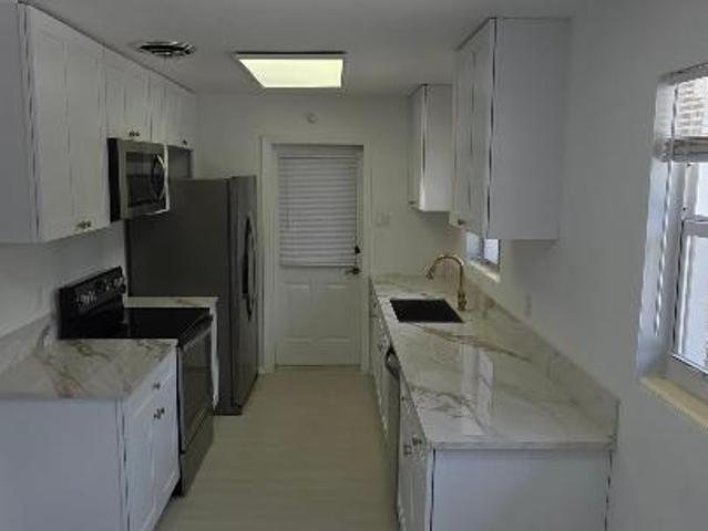3 Br, 2 bath, Single Family 1047 Japonica Ln