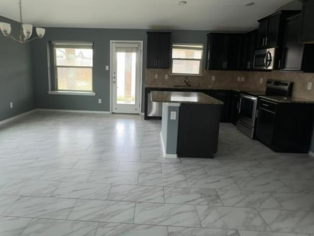 3 Br, 2 bath, Single Family 104 Christopher Dr