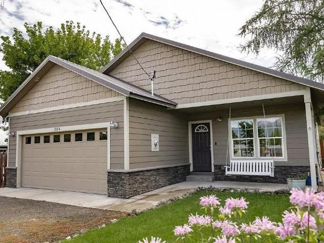 3 Br, 2 bath, Single Family 104 N College St