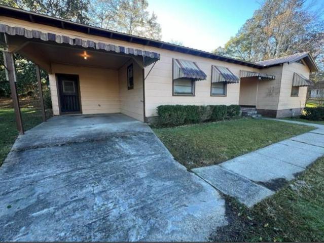 3 Br, 2 bath, Single Family 104 S 10th St