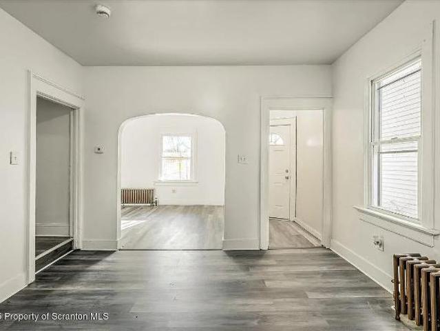 3 Br, 2 bath, Single Family 1057 Euclid Ave