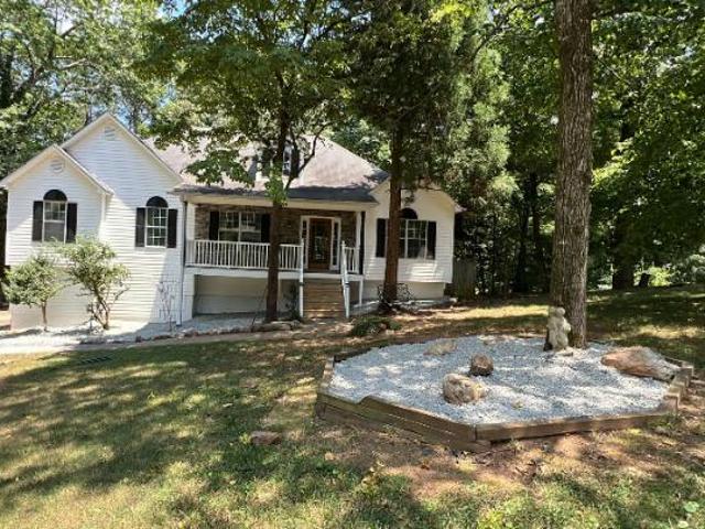 3 Br, 2 bath, Single Family 105 Timberland Rd