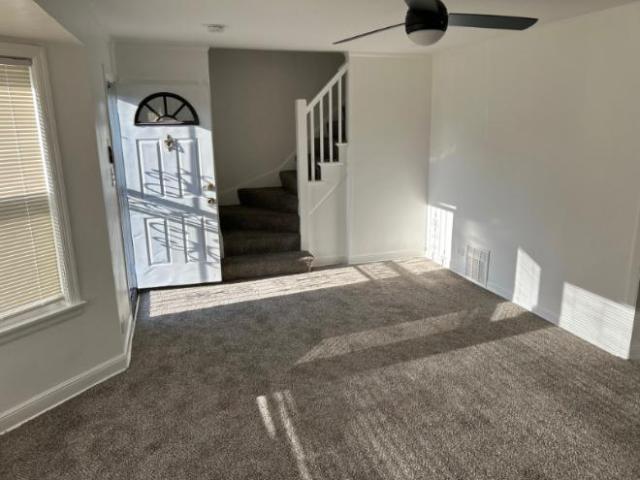 3 Br, 2 bath, Single Family 10608 South Rhodes