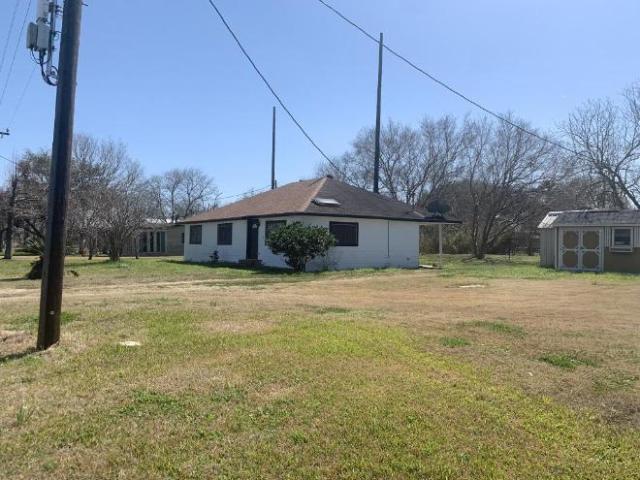3 Br, 2 bath, Single Family 10704 Tx 185