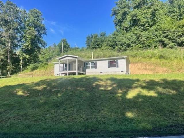 3 Br, 2 bath, Single Family 1099 Petersburg Rd
