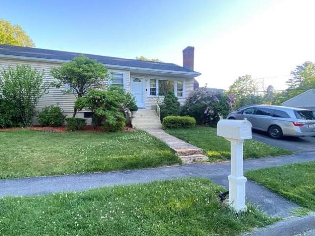 3 Br, 2 bath, Single Family 10 Pine Tree Ln