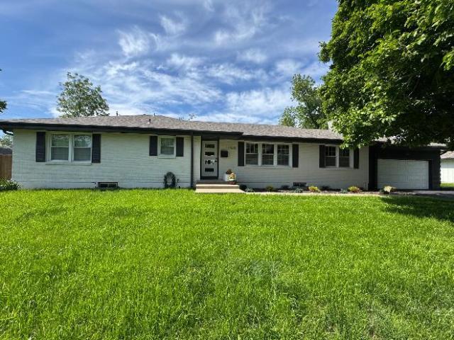 3 Br, 2 bath, Single Family 11020 W 51st Terr