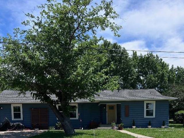 3 Br, 2 bath, Single Family 1102 Walnut St