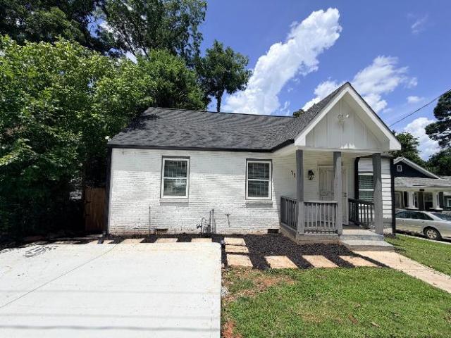 3 Br, 2 bath, Single Family 1104 Oak Knoll Ter SE