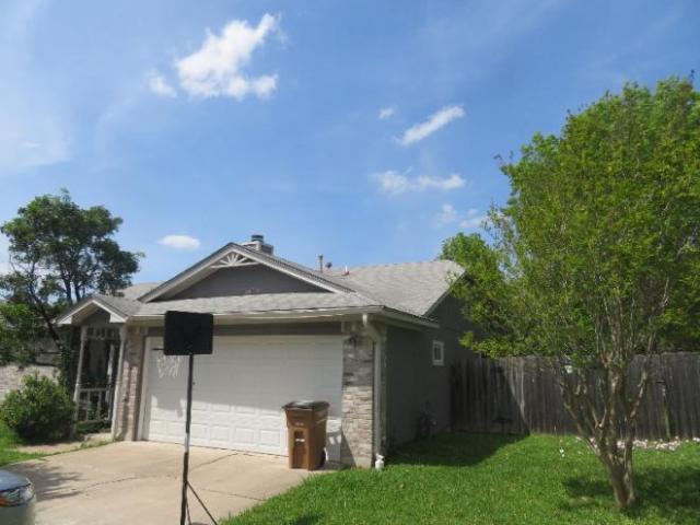 3 Br, 2 bath, Single Family 1104 Larkins Ln