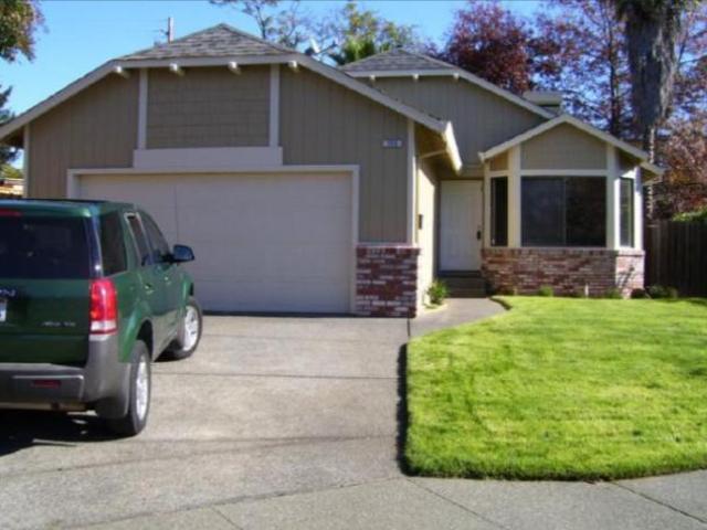 3 Br, 2 bath, Single Family 110 Fiesta Court