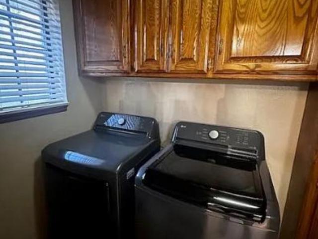 3 Br, 2 bath, Single Family 11100 Kingsgate Dr