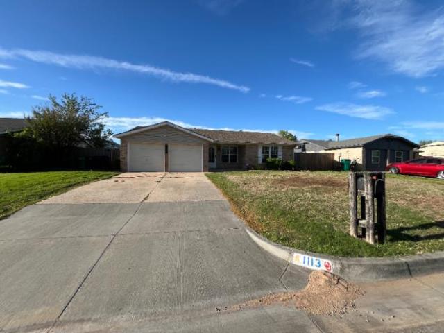 3 Br, 2 bath, Single Family 1113 SW 101st St