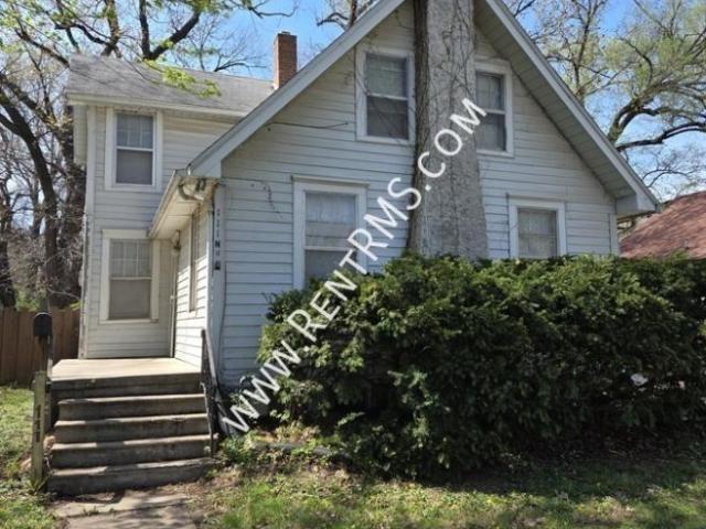 3 Br, 2 bath, Single Family 111 Nw Quinton Ave