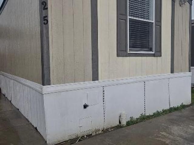 3 Br, 2 bath, Single Family 1120 N Vista Dr