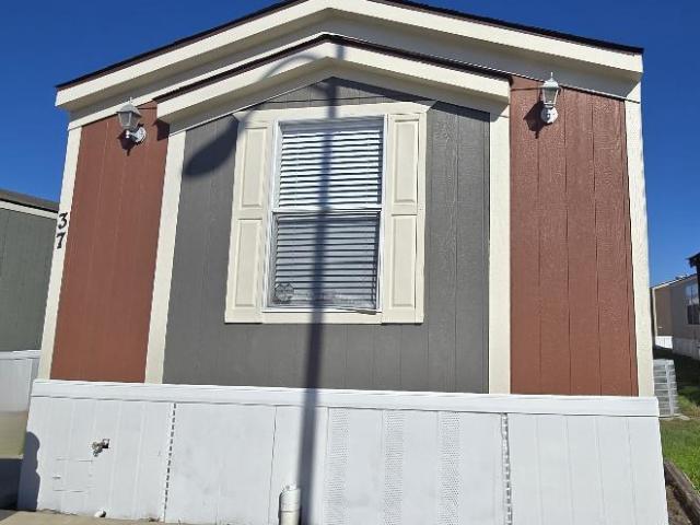 3 Br, 2 bath, Single Family 1120 N Vista Drive