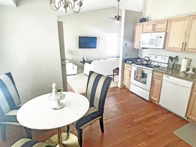 3 Br, 2 bath, Single Family 1121 Oakcrest Dr