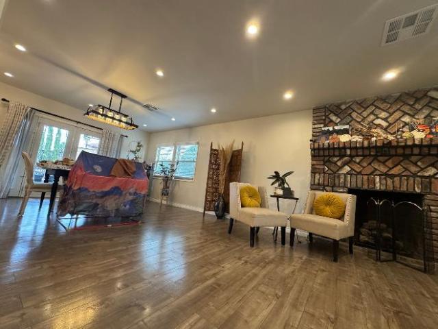 3 Br, 2 bath, Single Family 11235 Densmore Ave