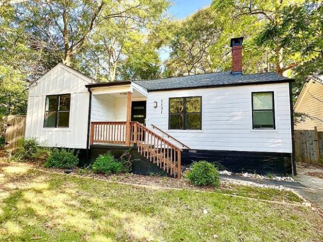3 Br, 2 bath, Single Family 1131 Regent St SW