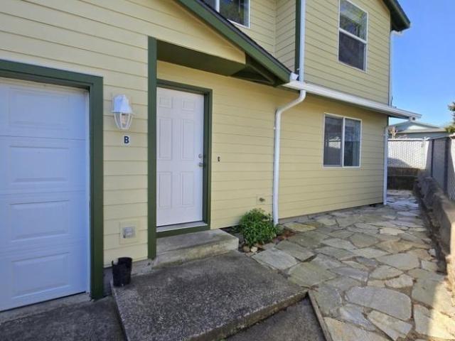 3 Br, 2 bath, Single Family 1135 Se Oar Ave