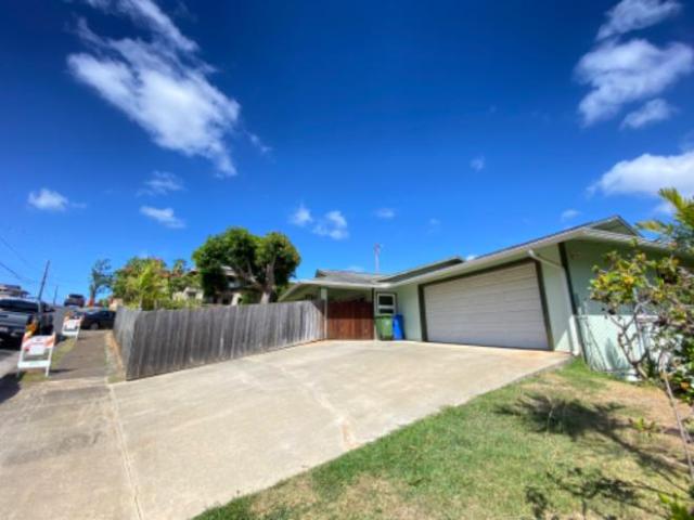3 Br, 2 bath, Single Family 1136 Makaala St