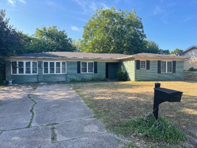 3 Br, 2 bath, Single Family 117 E Dawn Dr
