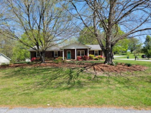 3 Br, 2 bath, Single Family 1145 Quail Hollow Rd