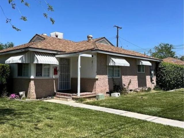 3 Br, 2 bath, Single Family 1149 W Ave H 11