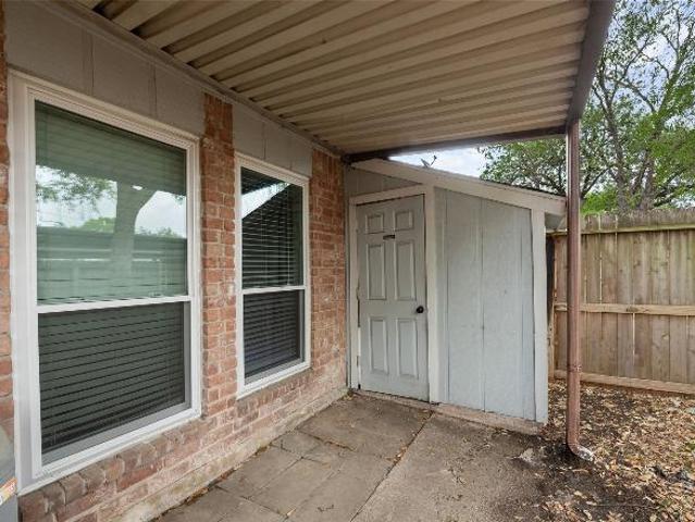 3 Br, 2 bath, Single Family 11805 Southlake Dr
