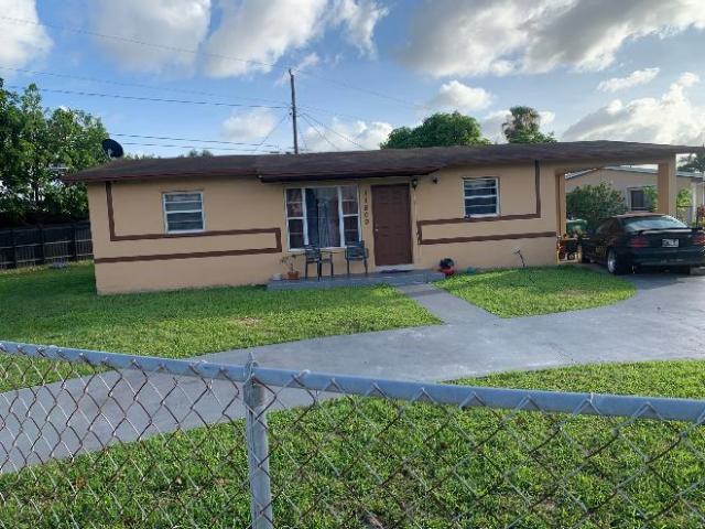 3 Br, 2 bath, Single Family 11800 SW 185th St