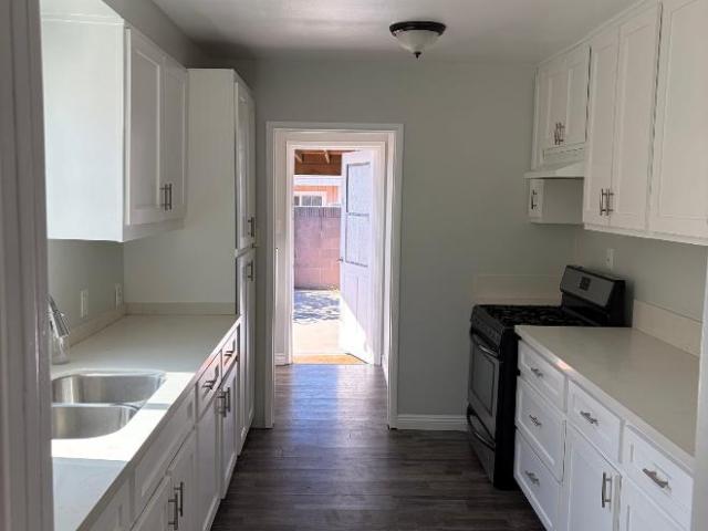 3 Br, 2 bath, Single Family 11836 164th Street