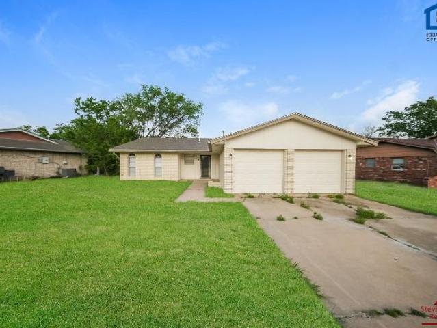 3 Br, 2 bath, Single Family 119 SE Surrey Ln
